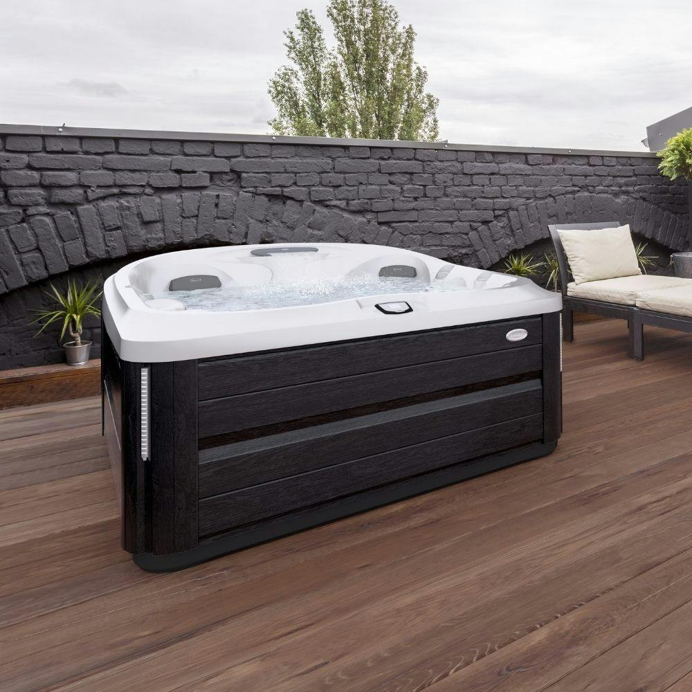 Hot Tubs | Outdoor, Garden & Home Hot Tub | Jacuzzi® UK